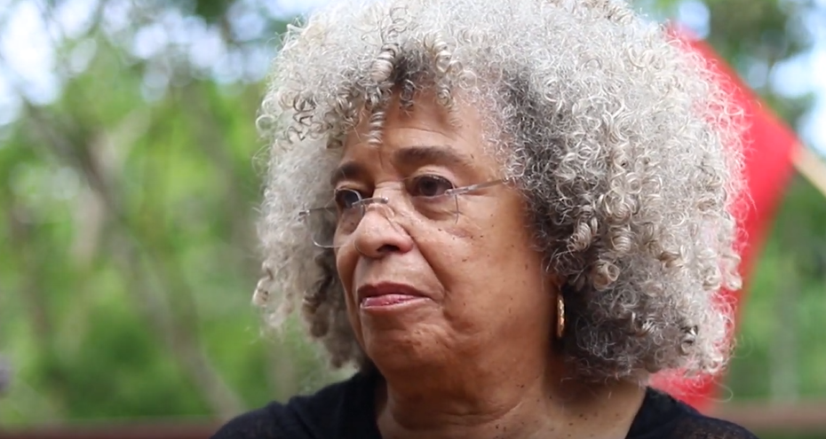 Angela Davis – Podemos Aprender com os Movimentos do Brasil – TraduAgindo